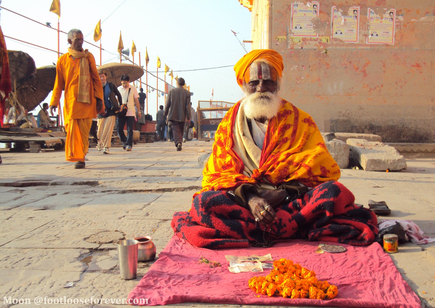 Sadhu Baba at Varanasi Dasaswamedh Ghat – Footloose Forever